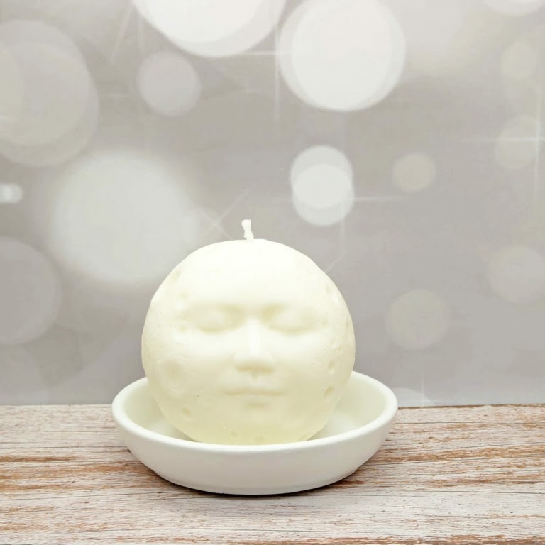 Mondgesicht aus Beton für eine mystische Atmosphäre