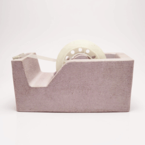 Klebebandabroller aus Beton als stilvolles Arbeitsutensil